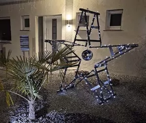 XXL Weihnachtsstern aus Holzböcken selber bauen