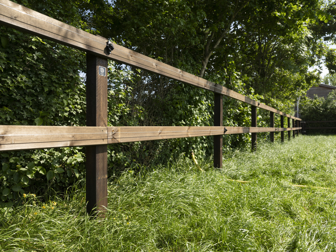 Rundpfahl Koppelzaun 2-reihig Höhe 148-160 cm 340 lfm kaufen | Globus Baumarkt