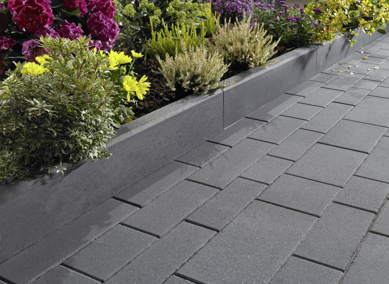 Kann Randstein Vero 100 x 25 x 6 cm anthrazit kaufen | Globus Baumarkt