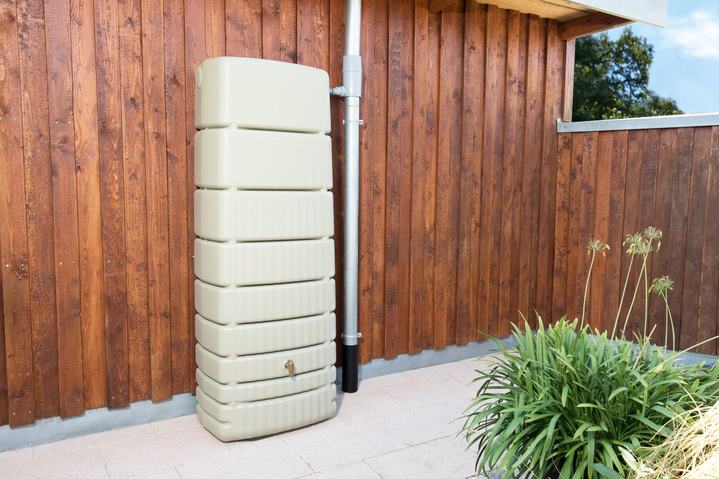 4rain Regenwasser-Wandtank Slim sandbeige 650 l kaufen | Globus Baumarkt